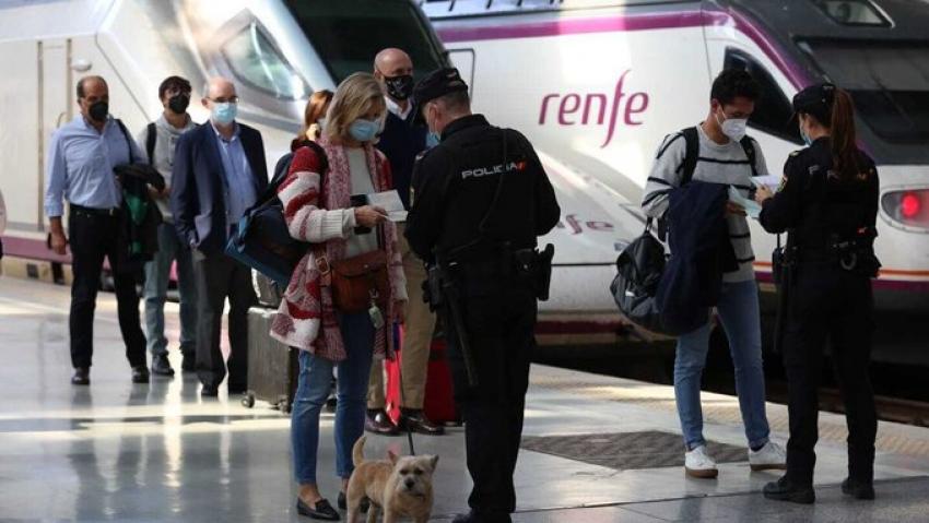 Pesados controles policiales en el aeropuerto y la estación de tren de ...